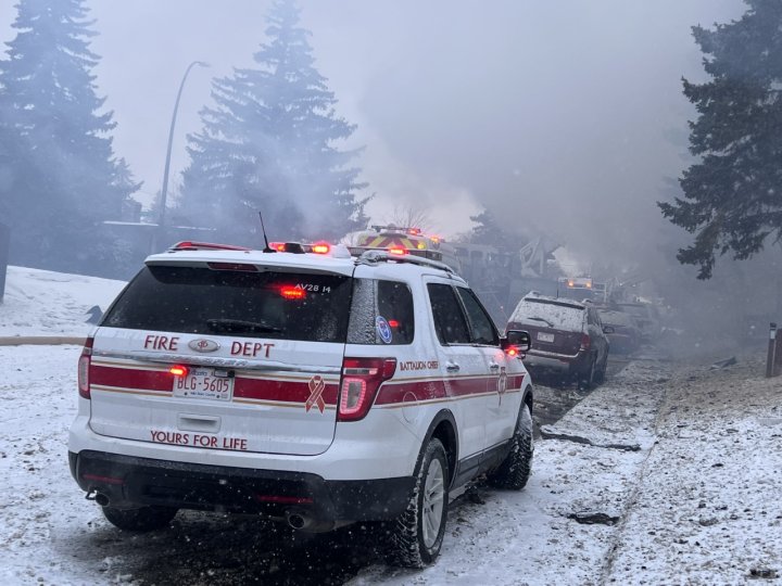 10 people in hospital after house explodes in Calgary | Globalnews.ca