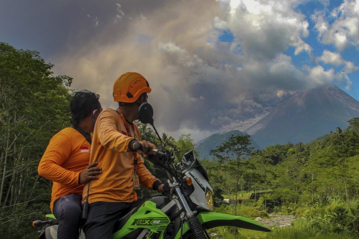 Indonesia’s Merapi volcano erupts with avalanches of gas clouds, lava ...