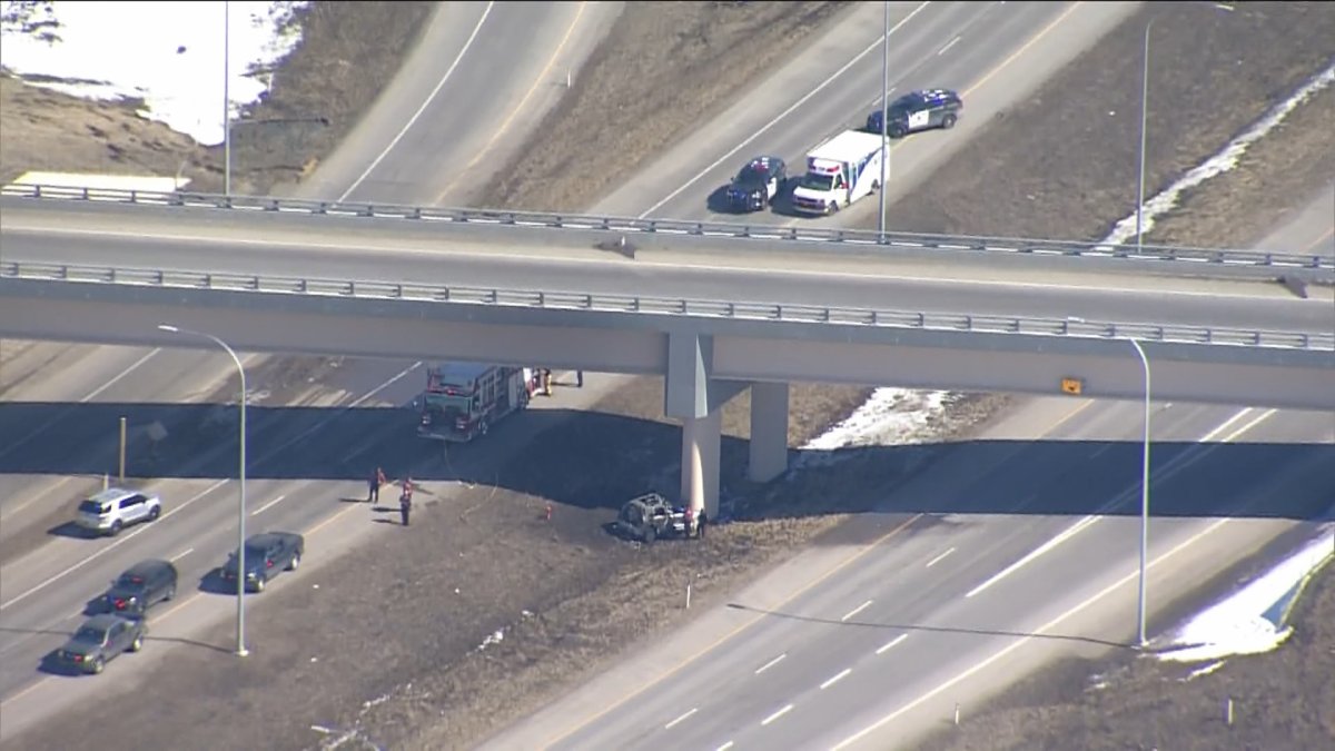 Calgary highway closed after fatal collision - Calgary | Globalnews.ca