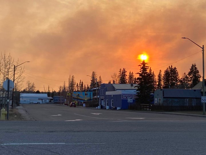 Wildfires prompt mandatory evacuations of Entwistle, Evansburg west of ...