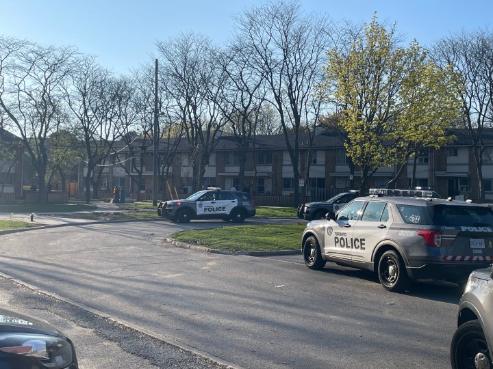 Toronto shooting sends 1 person to hospital, police seeking suspects ...