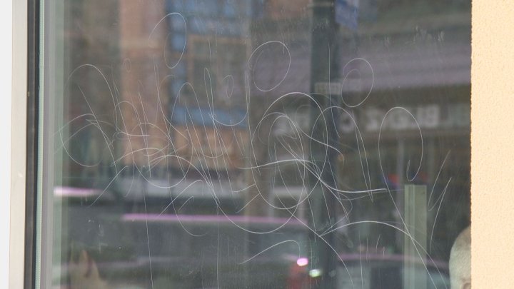 Vandal leaves costly mark on dozens of Kelowna businesses - Okanagan ...