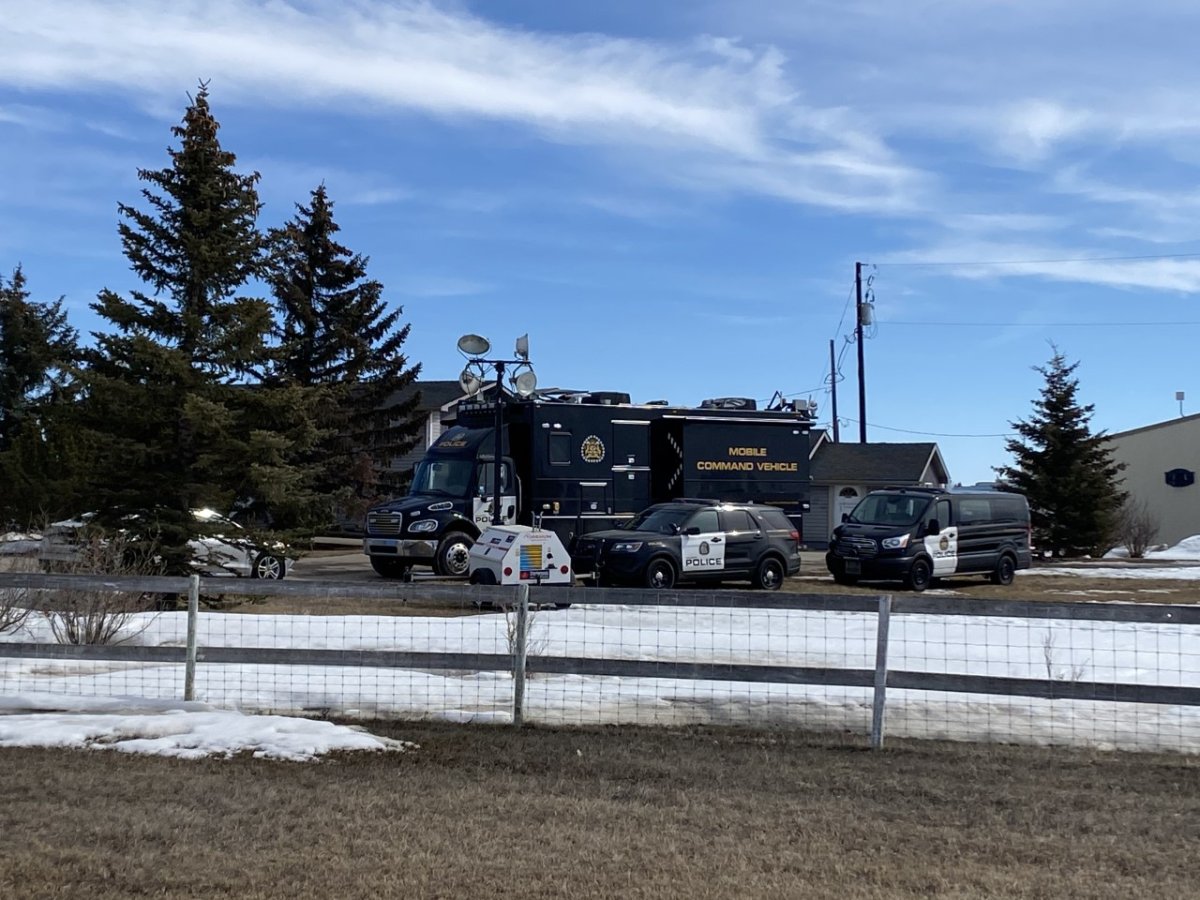 Calgary police, RCMP descend on Chestermere acreage for investigation ...