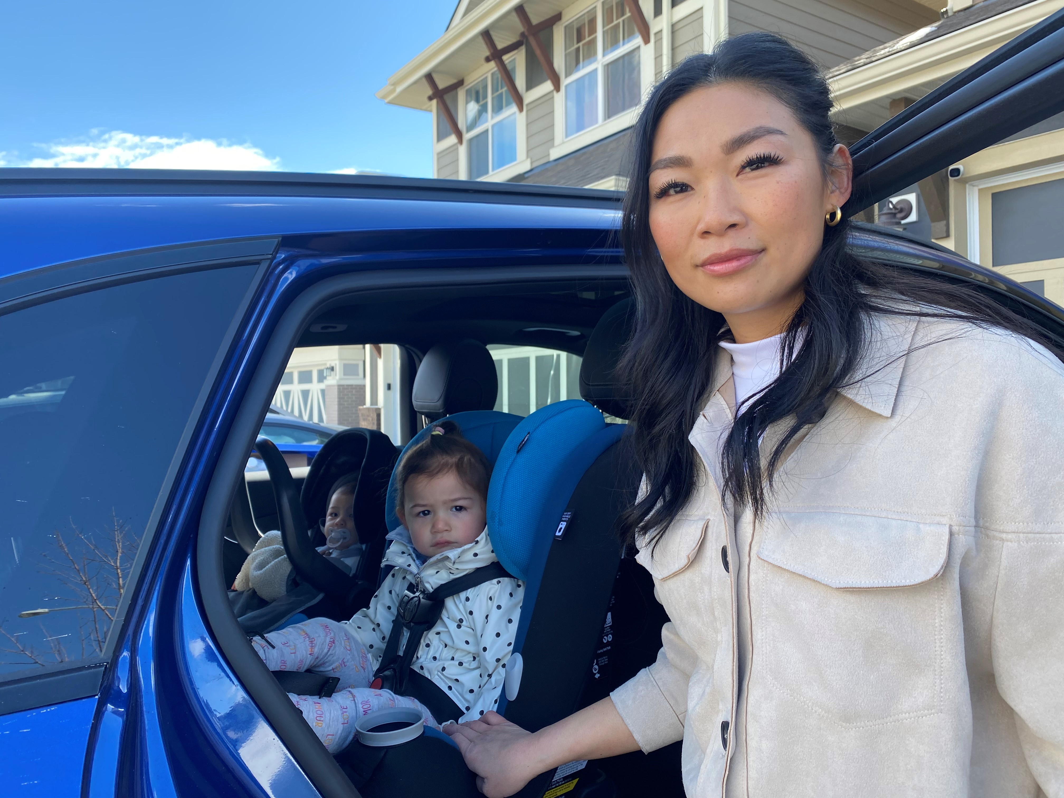 Calgary mom and children showered with broken glass after sunroof ...