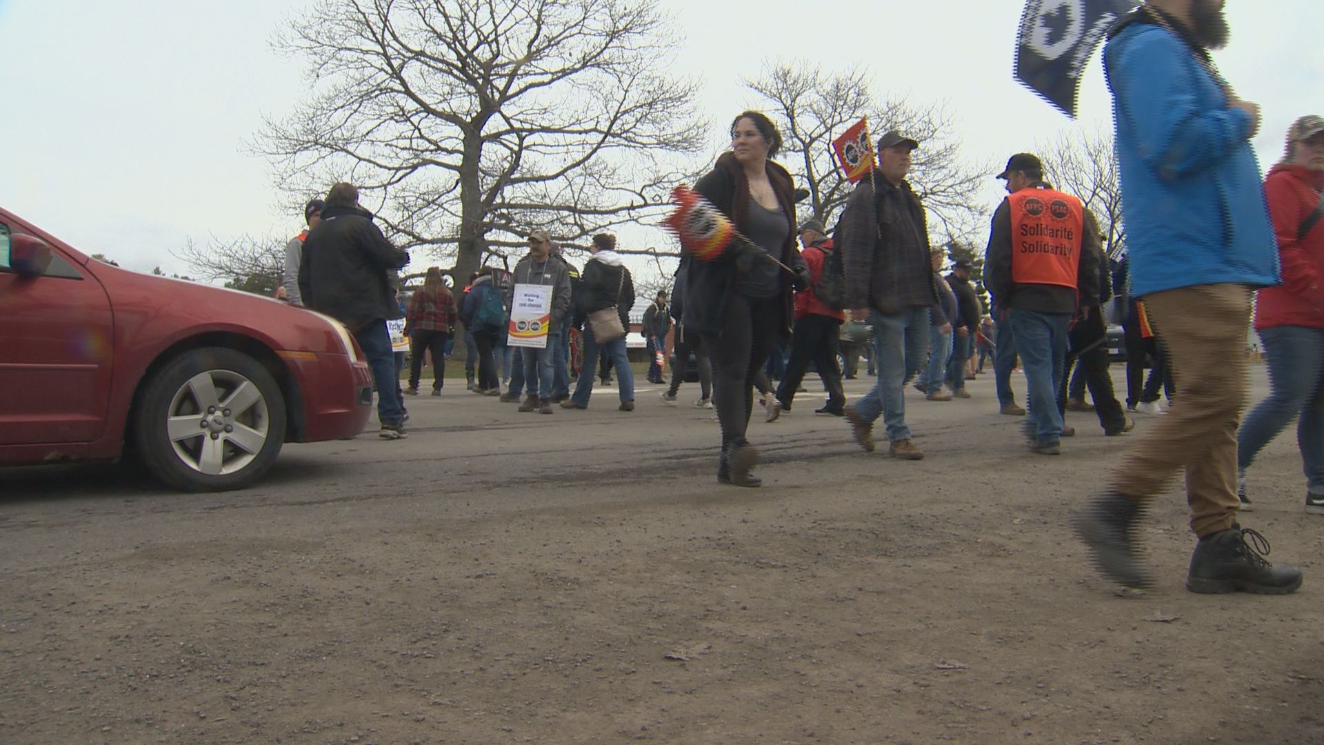 Picket lines go up in N.B. as part of federal government workers ...