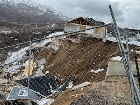 Shocking video captures homes collapsing, falling off cliff in Utah ...