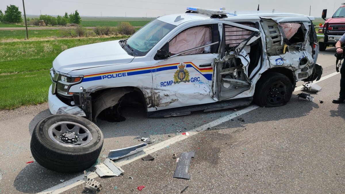 Semi slams into RCMP unit during southern Alta. highway traffic stop ...