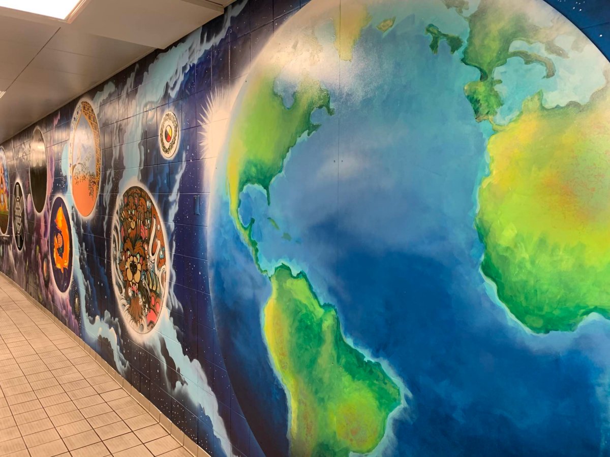 127-foot mural unveiled in downtown Edmonton LRT pedway - Edmonton | Globalnews.ca
