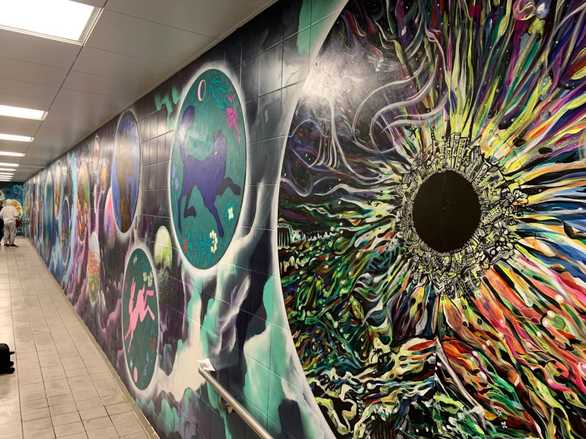 127-foot mural unveiled in downtown Edmonton LRT pedway - Edmonton | Globalnews.ca