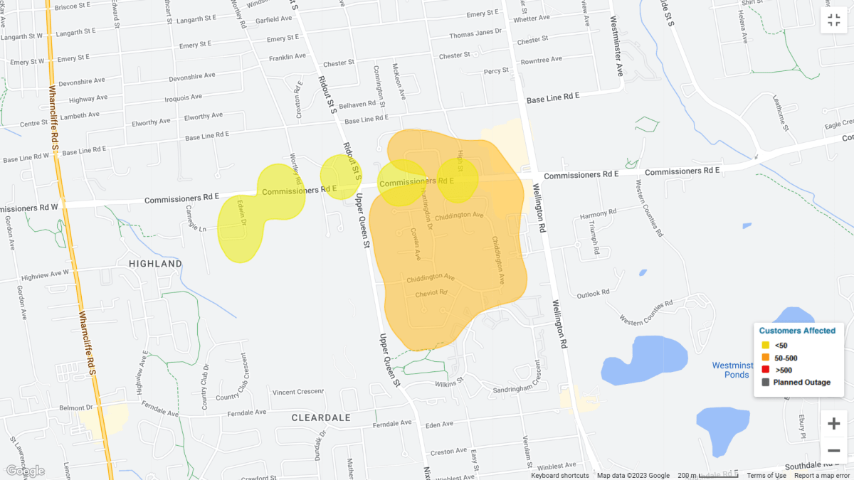 Hundreds without power after vehicle strikes hydro pole in south London ...