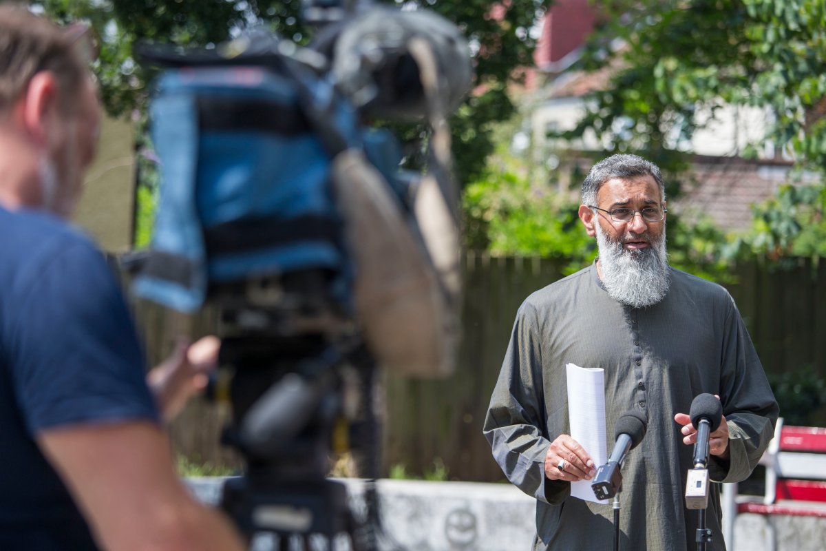 Canadian man charged by U.K. police with terrorism offence | Globalnews.ca