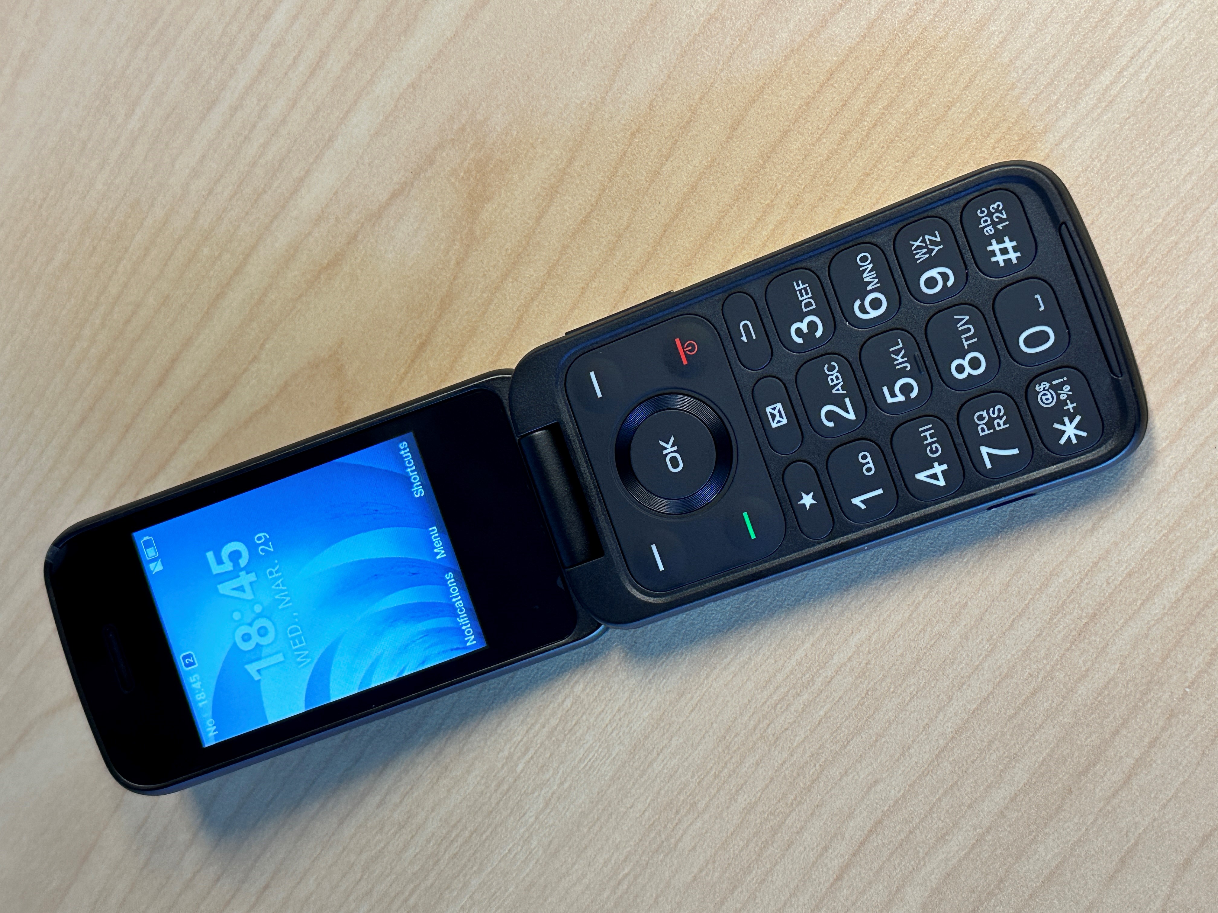 Vancouver police provides free cell phones for low-income seniors to ...