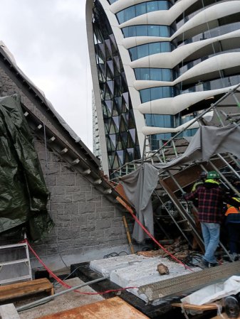 3 workers rescued after collapse at work site in downtown Vancouver ...