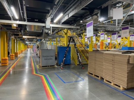 Amazon opens robotics warehouse in Calgary that comes with 1,500 jobs ...