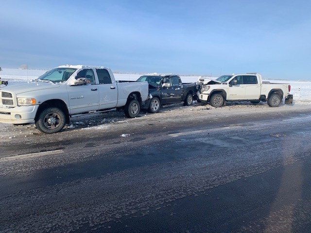 1 dead after multiple collisions close portion of QEII between Olds and ...