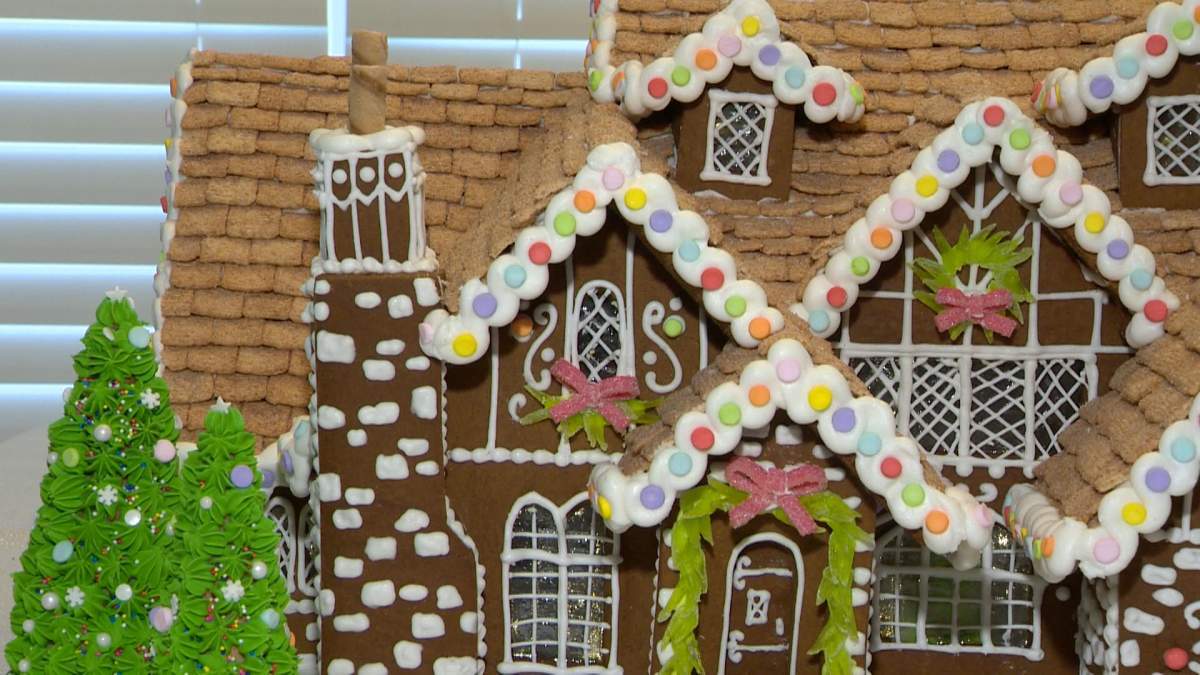 15-year-old Saskatoon girl spends nearly 100 hours on gingerbread house ...