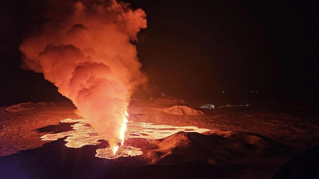Iceland volcano erupts again, sending huge plumes of lava and steam ...
