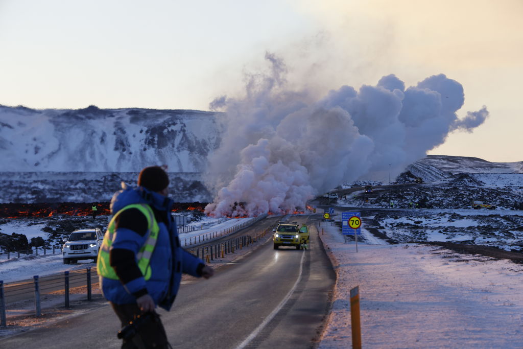 Iceland volcano erupts again, sending huge plumes of lava and steam ...