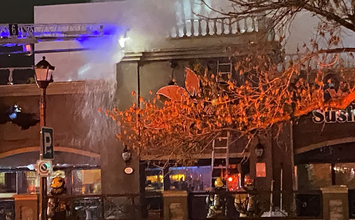 Calgary firefighters battle blaze at 10th Street restaurant building ...