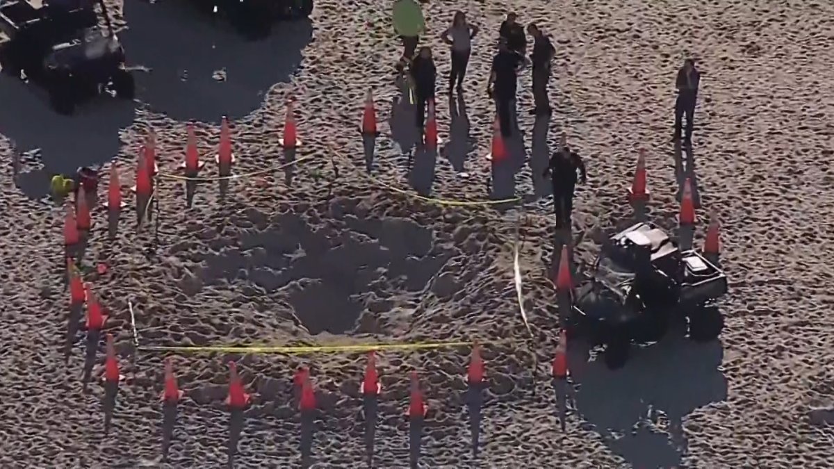 7-year-old girl dead after hole she dug on Florida beach collapses ...