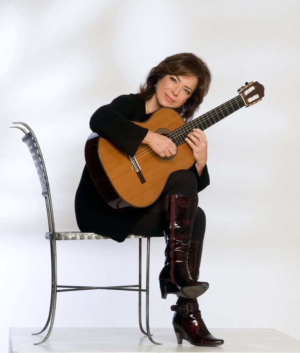 The unstoppable classical guitarist Dale Kavanagh in concert ...