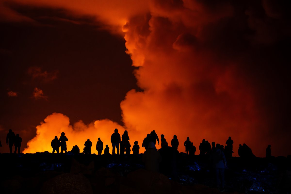 Iceland lava-spewing volcano eruption triggers state of emergency ...