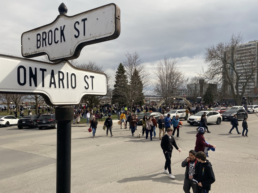 Total solar eclipse: Canadians soak up once-in-a-lifetime spectacle ...