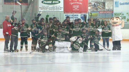 Dalmeny, Sask. hockey team recognized for community service by taking ...
