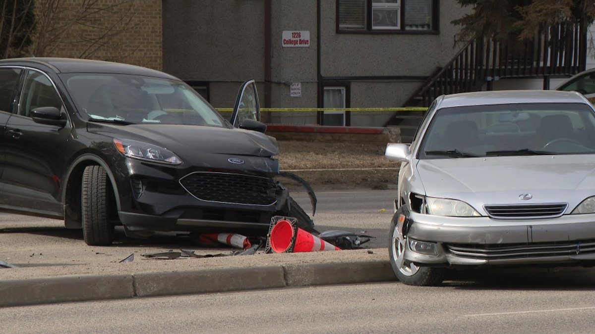Car pile-up on University of Saskatchewan campus closes College Drive ...