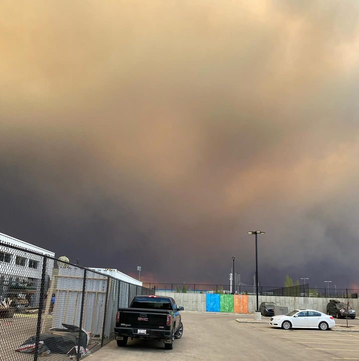 Changing winds expected to help fight Fort McMurray wildfire that ...