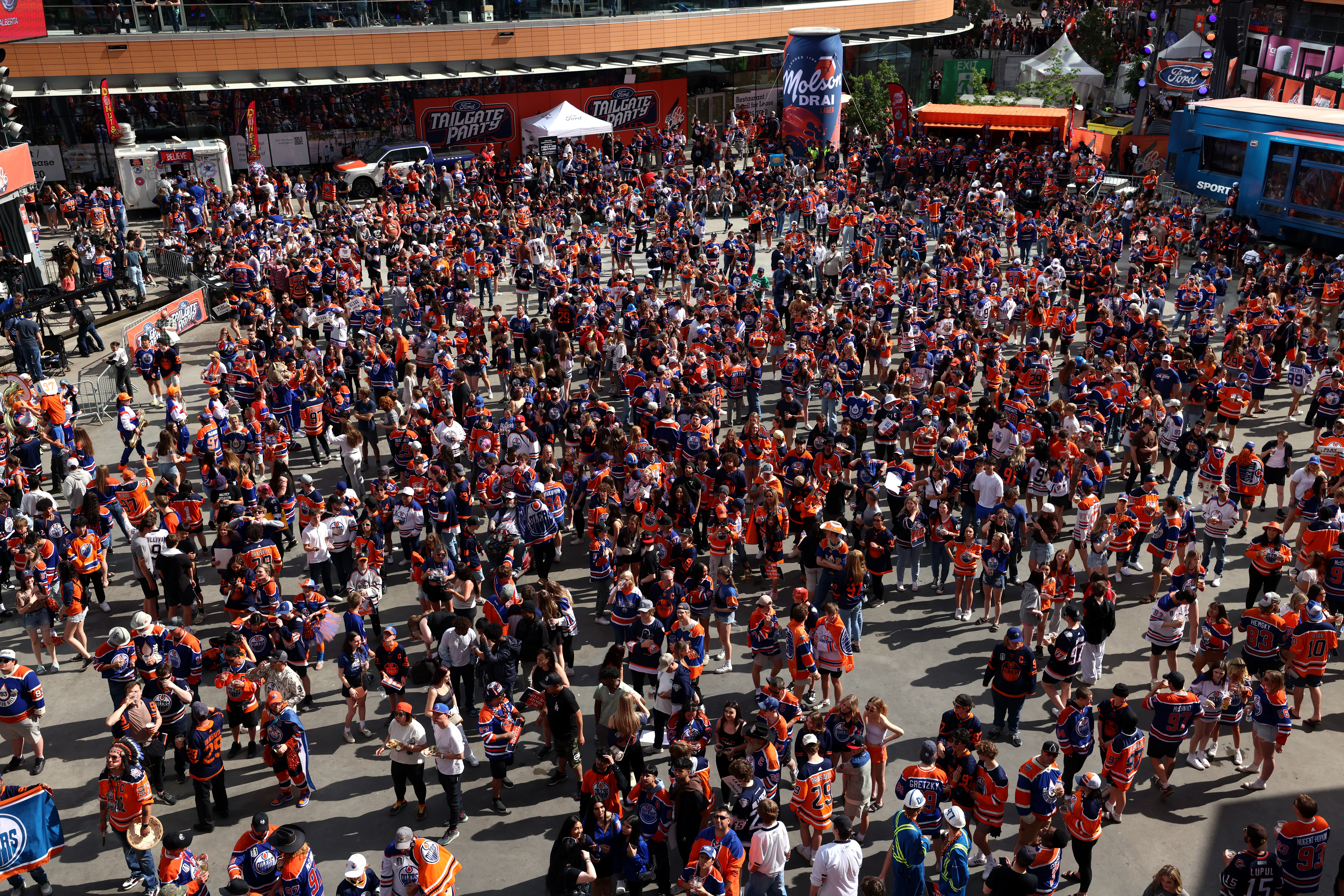 ‘We want the cup’: Fans pack plaza as Edmonton Oilers force winner-take ...