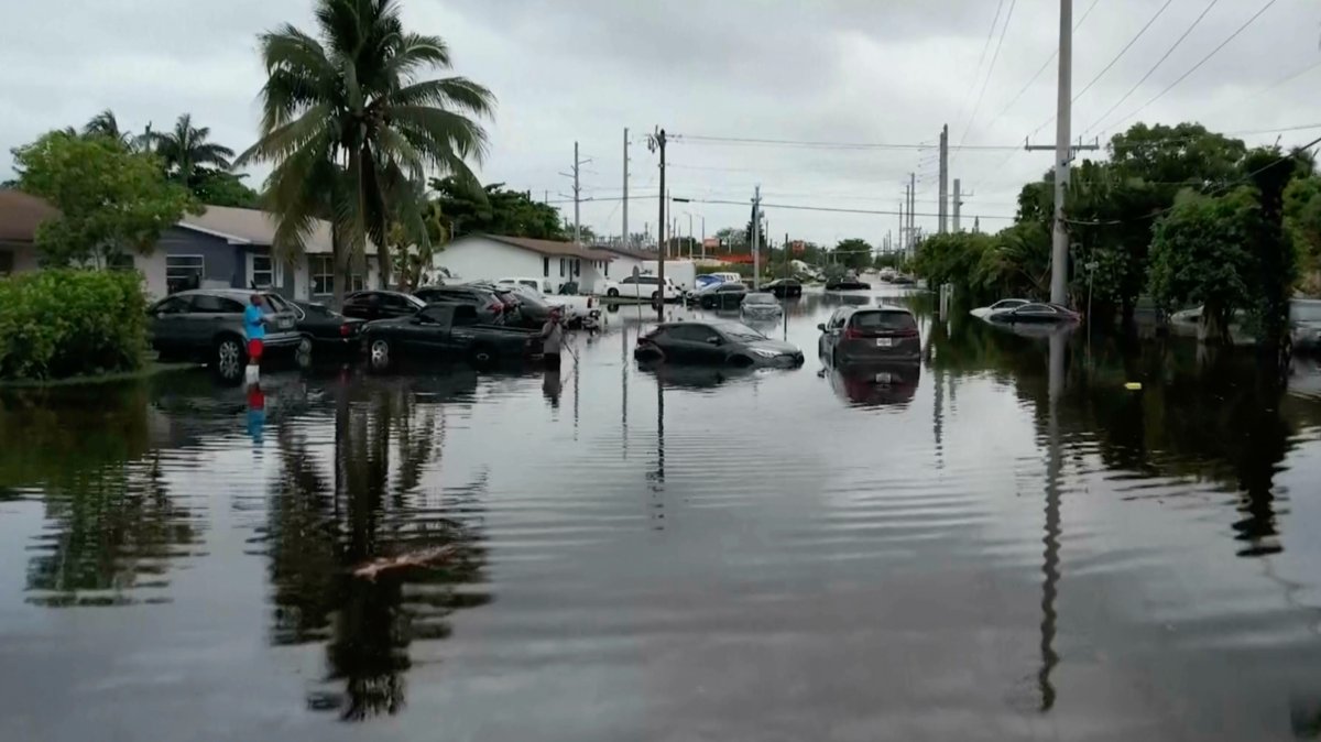 Florida begins cleanup after severe floods: ‘Cars littered everywhere ...