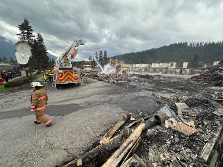 Tour of Jasper wildfire devastation reveals destroyed homes and hotels ...