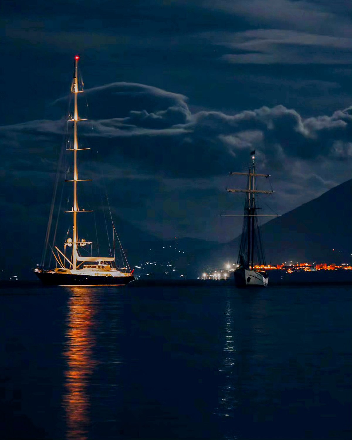 Superyacht sinking: The missing tourists rescuers are looking for ...