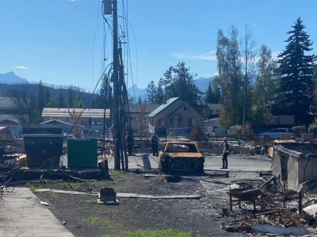 Jasper re-entry ‘going well,’ Highway 16 now open 24/7 | Globalnews.ca