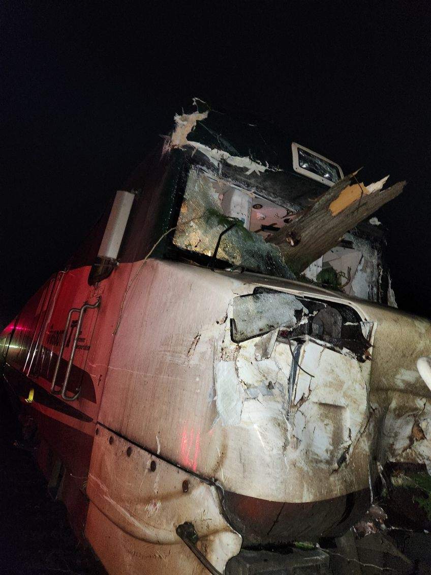 Amtrak engineer survives train’s collision with tree during bomb ...