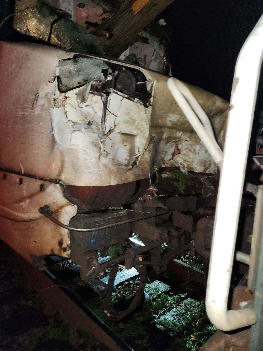 Amtrak engineer survives train’s collision with tree during bomb ...