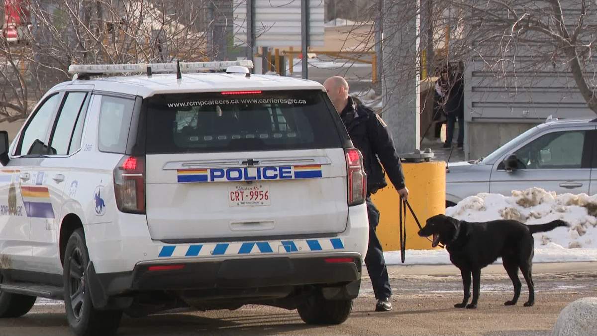Alberta border residents welcome RCMP’s Black Hawk helicopters | Globalnews.ca