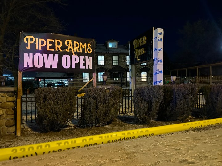 Toronto pub shooting: 7 people hurt by gunfire as hunt for suspects ...