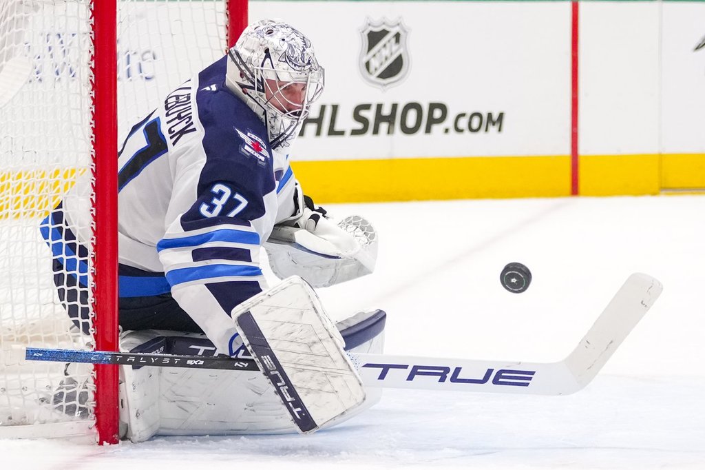 Jets goalie Hellebuyck expects to bounce back in Game 5: ‘I am going to ...