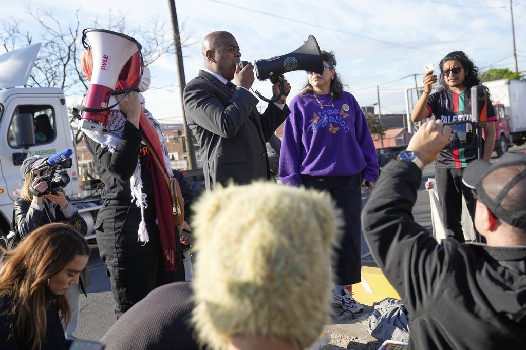 New Jersey mayor arrested while protesting ICE detention centre ...