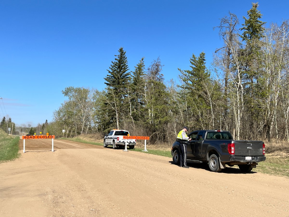 Sturgeon County, Thorhild County orders residents to evacuate as wildfire grows | Globalnews.ca