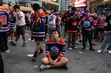 Fans sad but supportive as Oilers lose Stanley Cup for 2nd year in a ...