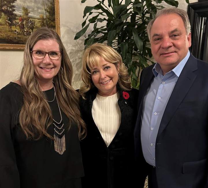 ‘She loved people’: Veteran Canadian journalist Beverly Thomson dead at ...