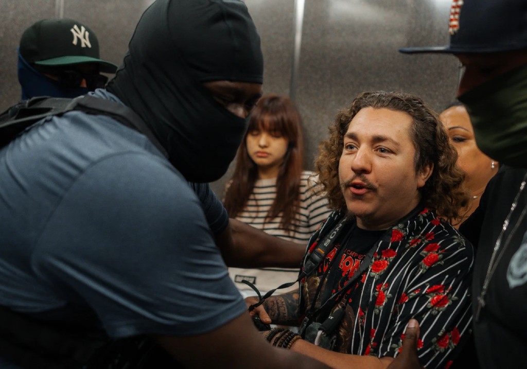 ICE agents caught on video shoving, pushing journalists in NY ...