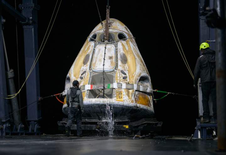 Sick astronaut returns to Earth with crew in NASA’s 1st medical ...