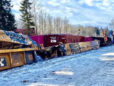 37 loaded CN Rail cars go off tracks west of Edmonton, sparking probe ...