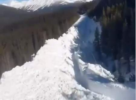 Massive avalanche closes Alberta’s Icefields Parkway until at least ...