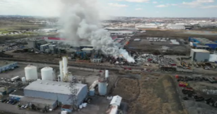 Montreal issues air quality warning from scrapyard fire in east end ...