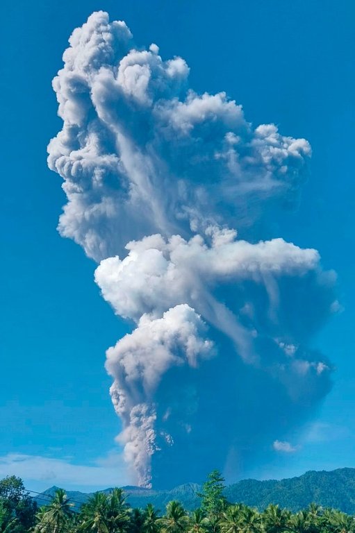3 hikers dead after volcano eruption in Indonesia at Mount Dukono ...